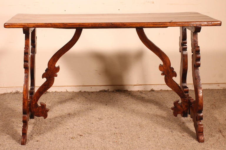 Italian Renaissance Table in Walnut from the 17th Century For Sale at ...