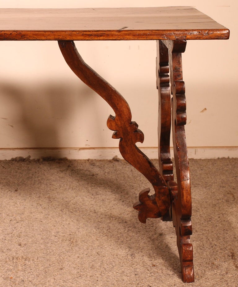 Italian Renaissance Table in Walnut from the 17th Century For Sale at ...