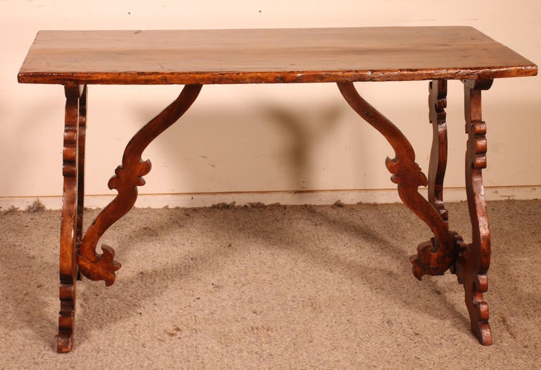 Italian Renaissance Table in Walnut from the 17th Century For Sale at ...