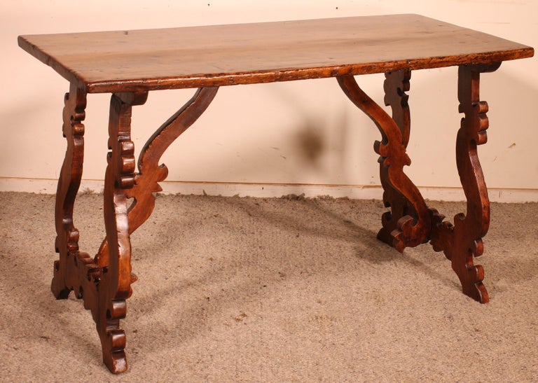 Italian Renaissance Table in Walnut from the 17th Century For Sale at ...