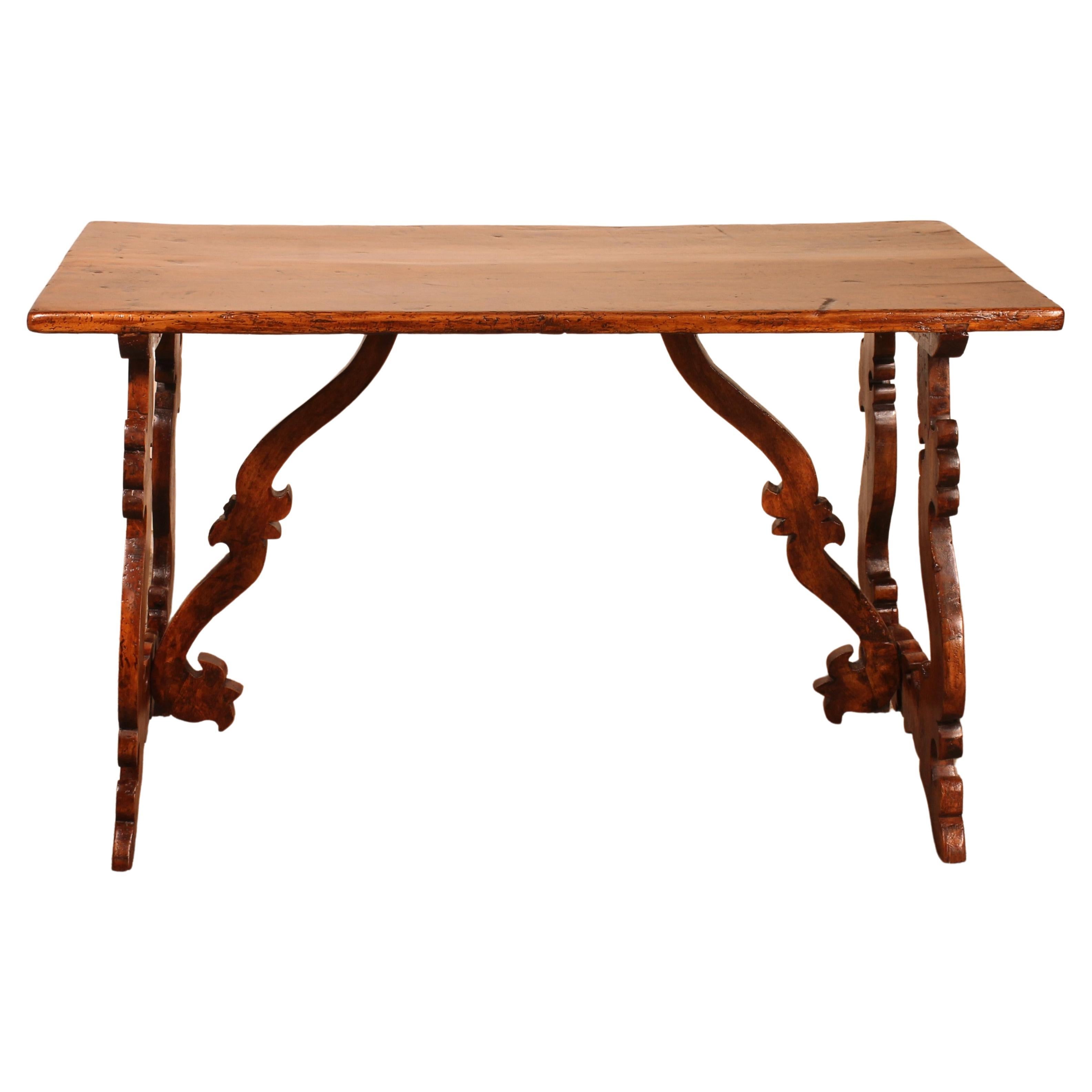 Italian Renaissance Table in Walnut from the 17th Century For Sale at ...