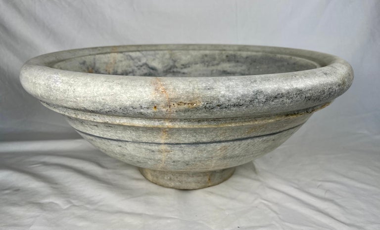 Italian Round Limestone Sink-Early 20th Century For Sale at 1stDibs