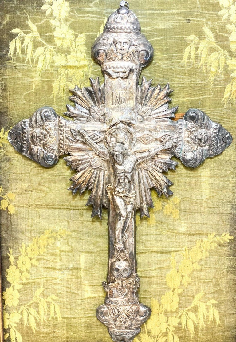 En relief italien en argent gaufr reprsentant Jsus sur la croix du ...