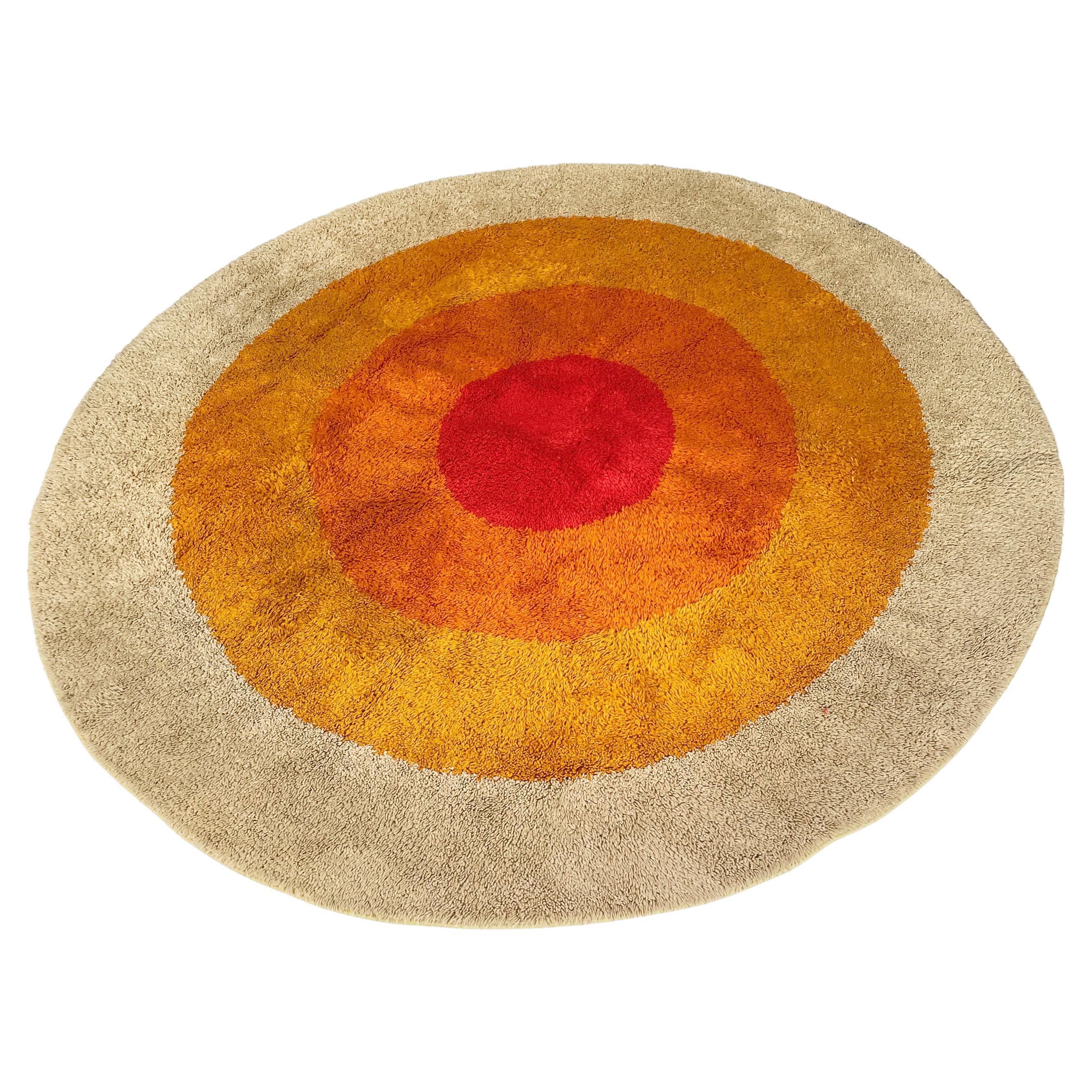 Italian space age Round carpet in yellow, beige, orange and red, 1970s ...