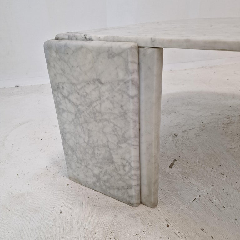 Italian Teardrop Shaped Marble Coffee Table, 1980s For Sale at 1stDibs