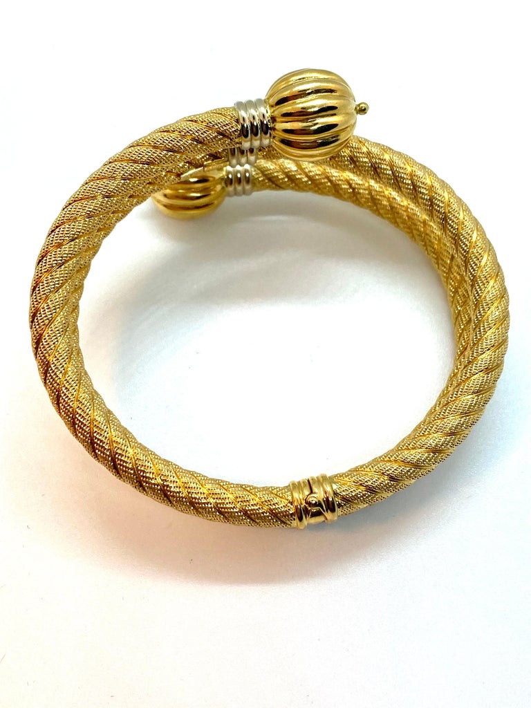Italian UNOAERRE classical Roman style bangle For Sale at 1stDibs