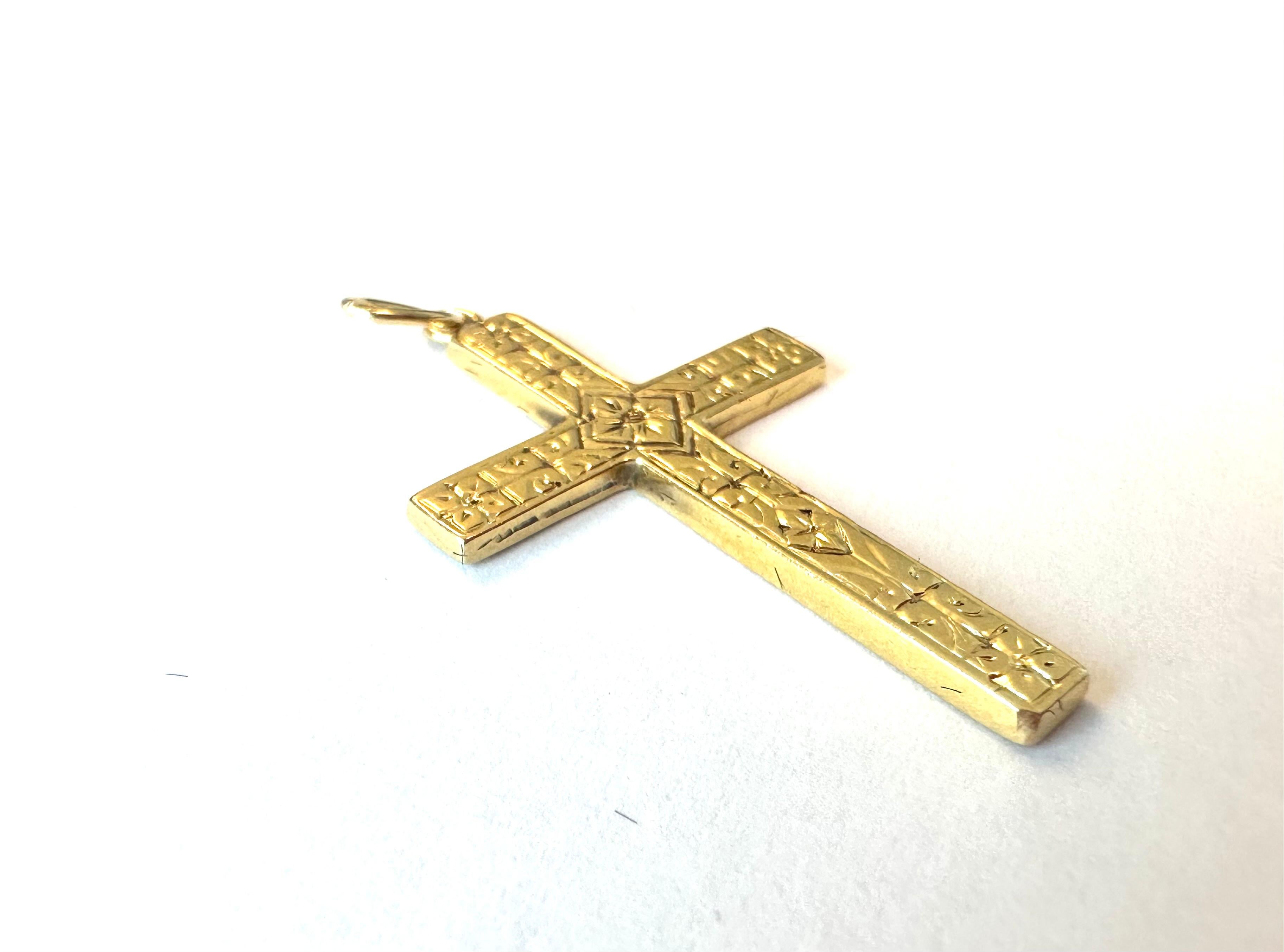 Italian Vintage 18kt Yellow Gold Cross at 1stDibs