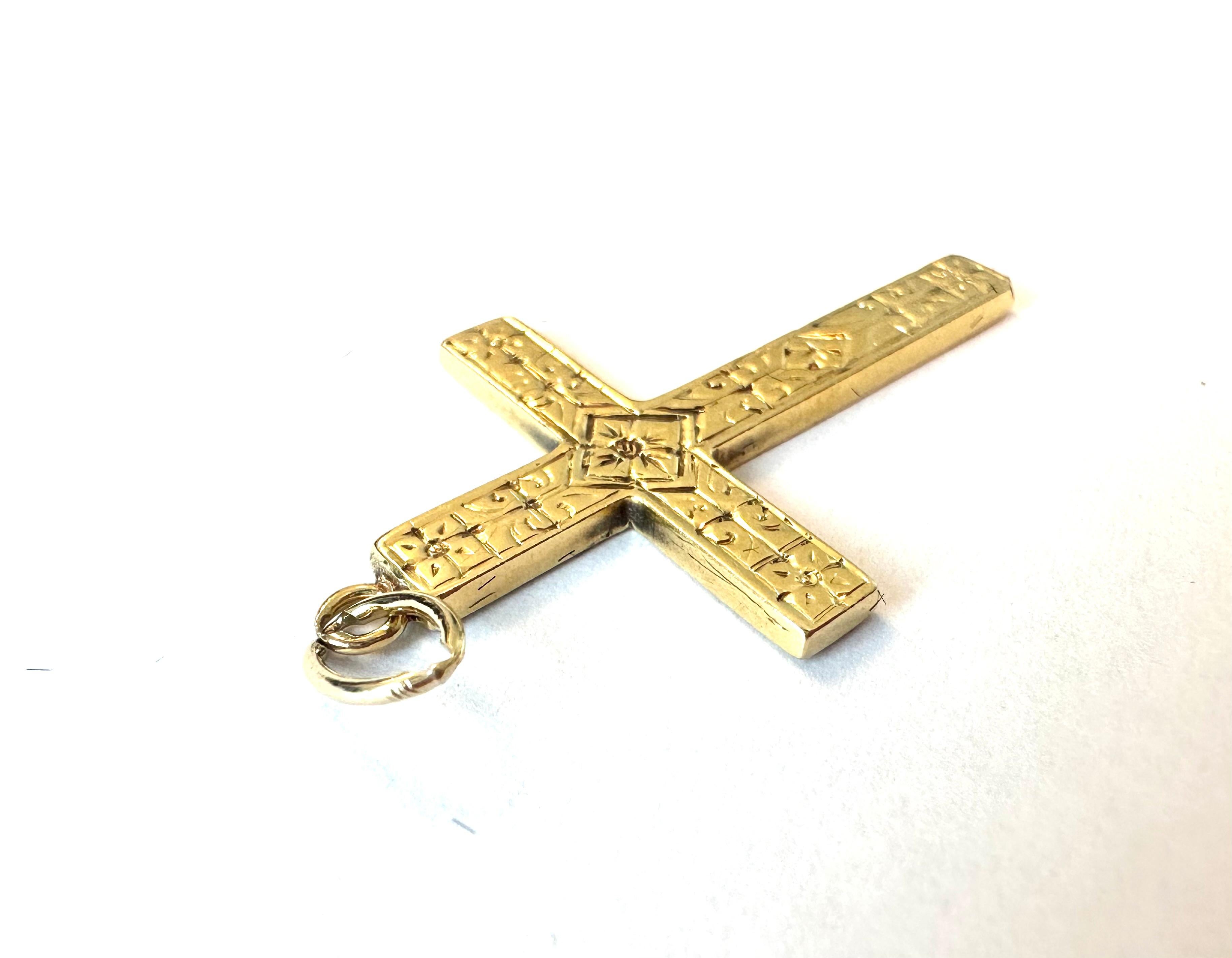 Italian Vintage 18kt Yellow Gold Cross at 1stDibs