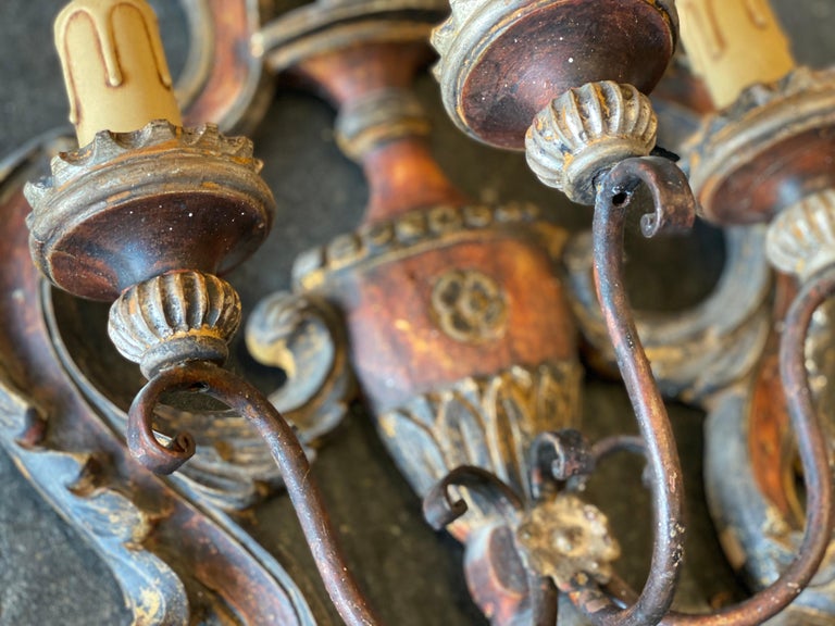 Italian wall sconce, baroque carving For Sale at 1stDibs