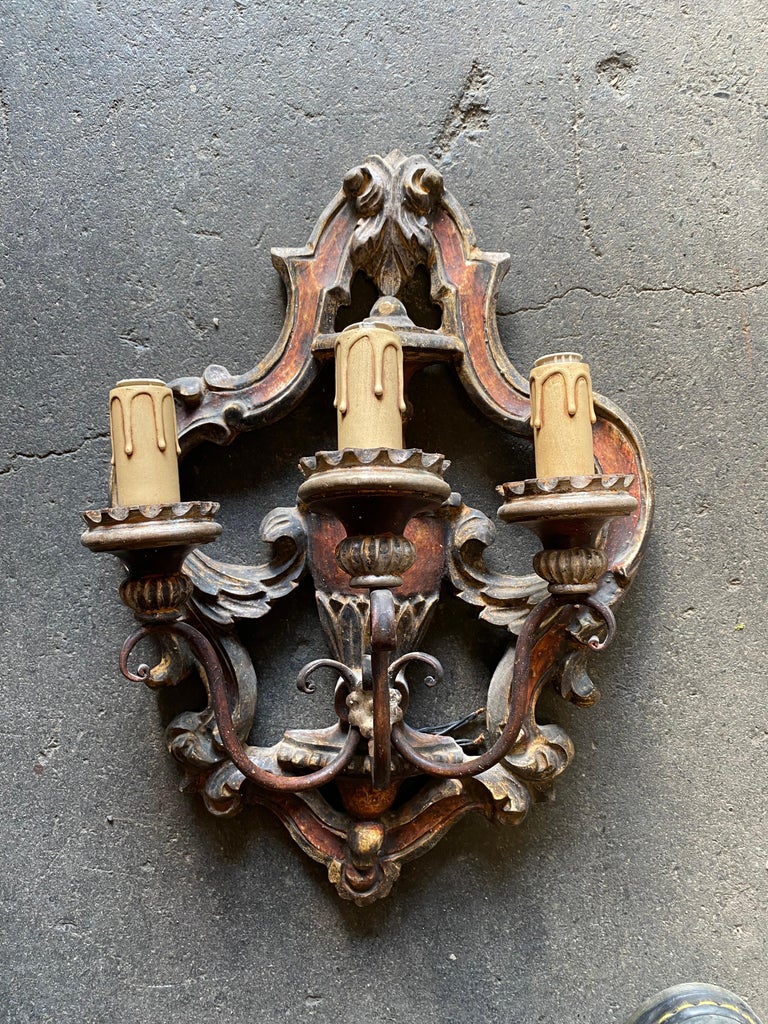 Italian wall sconce, baroque carving For Sale at 1stDibs