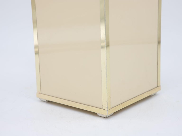 Ivory Colored Glass Table Lamp, 20th century For Sale at 1stDibs