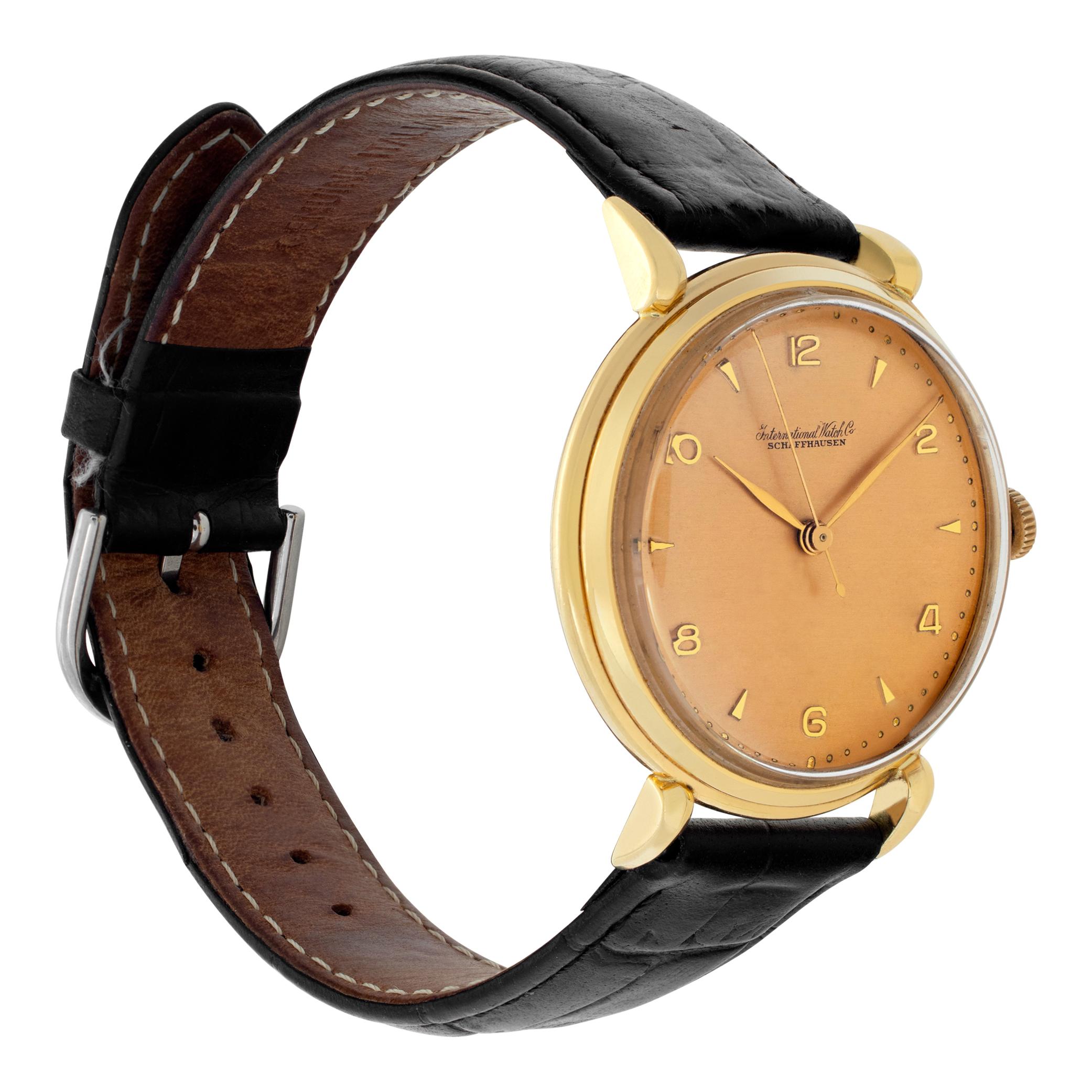 IWC Vintage Classic Watch in yellow gold with a Gold dial 36.5mm Manual ...