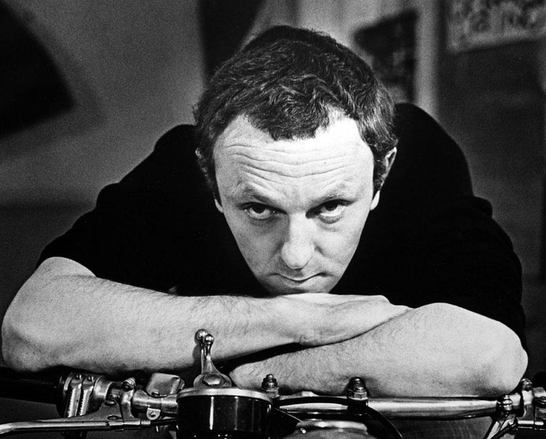 Jack Mitchell - British pop artist and sculptor Gerald Laing in his NYC ...