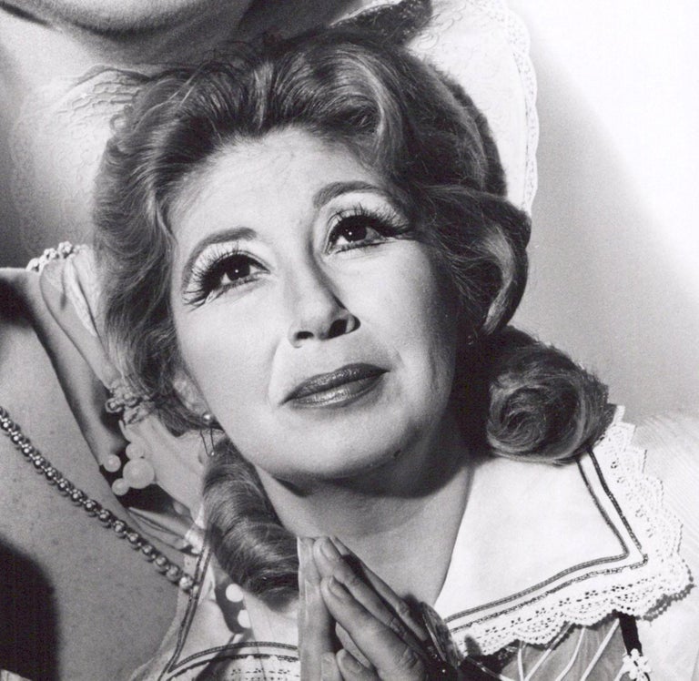 Jack Mitchell - Operatic soprano Beverly Sills as Elizabeth I, Mary ...