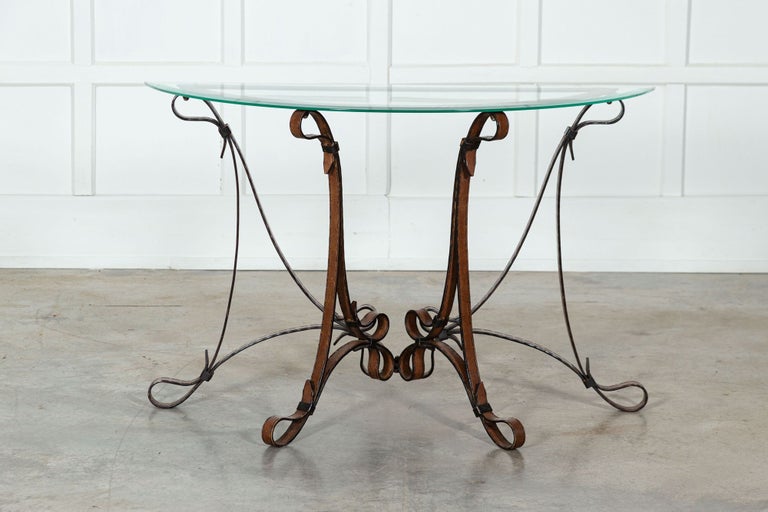 Table console en fer et cuir de style Jacques Adnet En vente sur 1stDibs