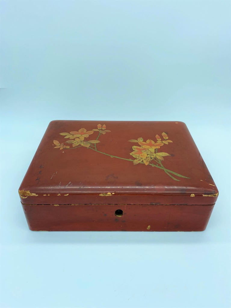 Japan Red Lacquered Box 19th Century For Sale at 1stDibs