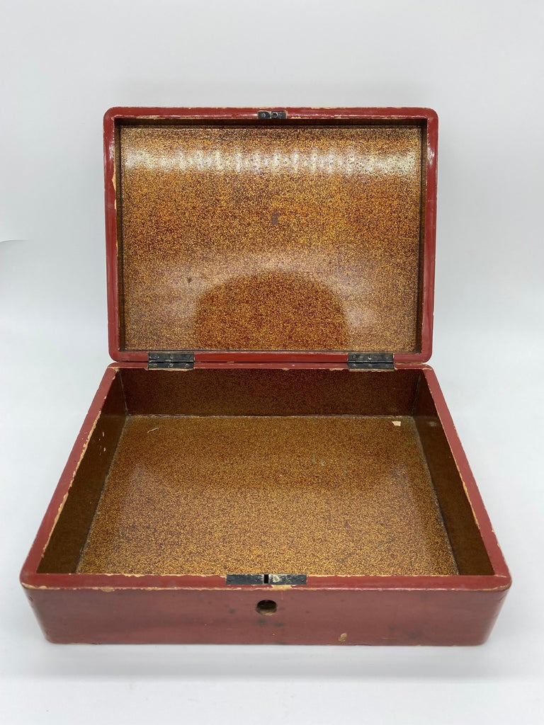 Japan Red Lacquered Box 19th Century For Sale at 1stDibs