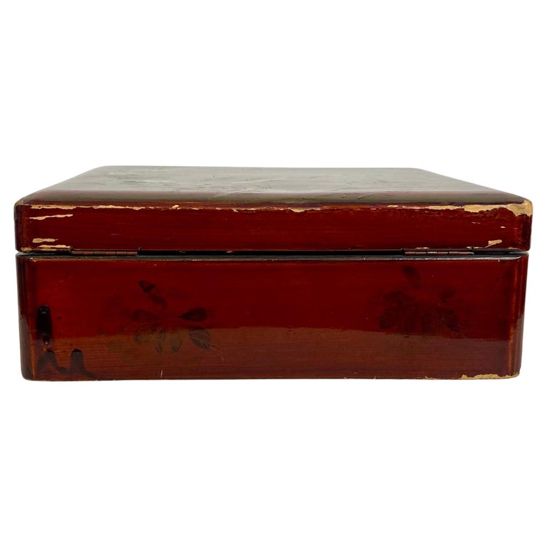 Japan Red Lacquered Box 19th century For Sale at 1stDibs
