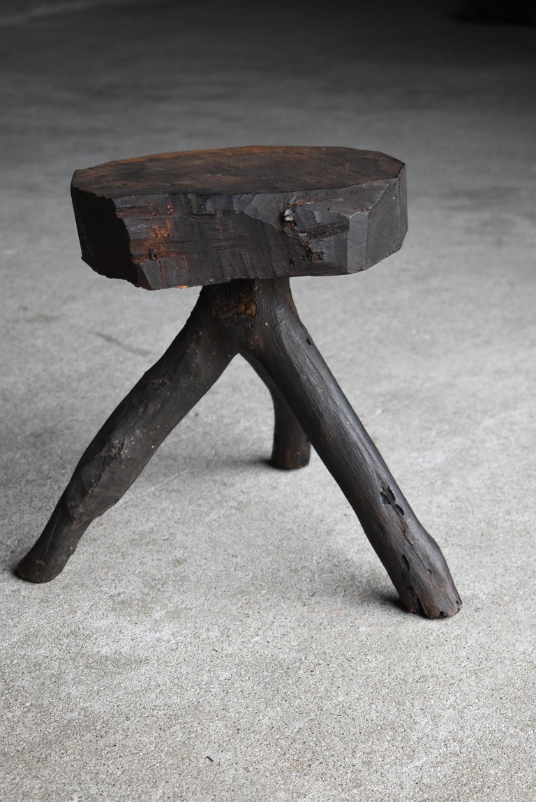 Japanischer antiker primitiver Hocker aus den 1860er-1900er Jahren ...