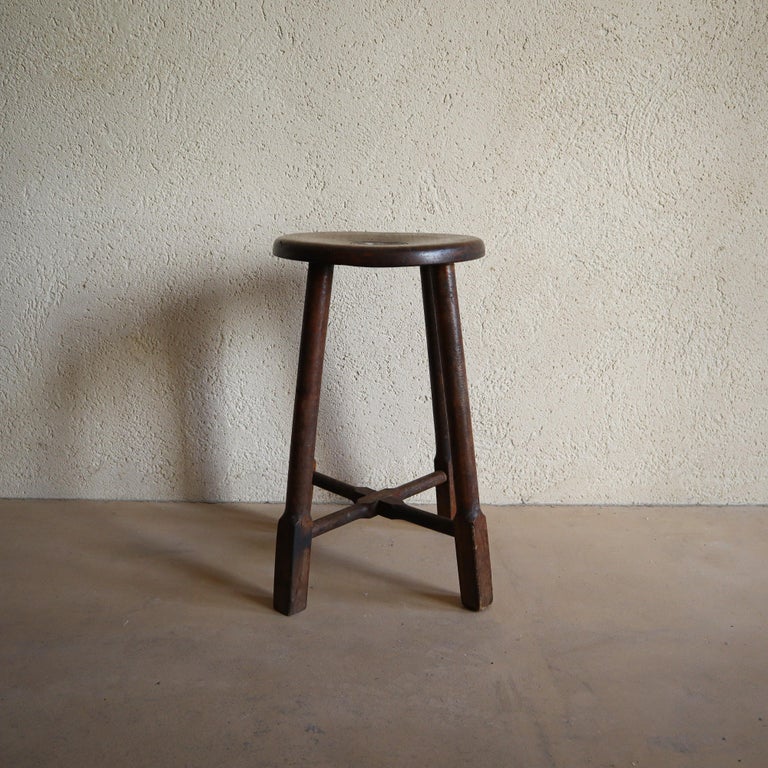 Japanischer antiker Holzhocker aus der Showa-Periode, Wabi Sabi, 1950er ...