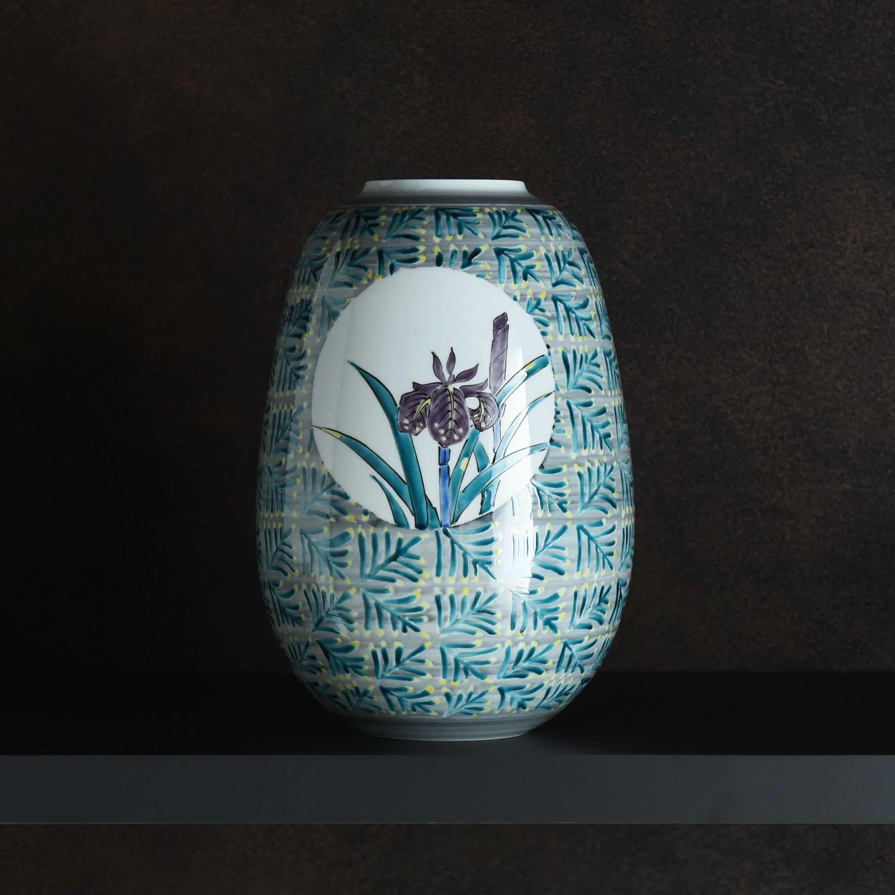 Japanese Arita "Iroe Shoubumon" ornamental vase L For Sale at 1stDibs