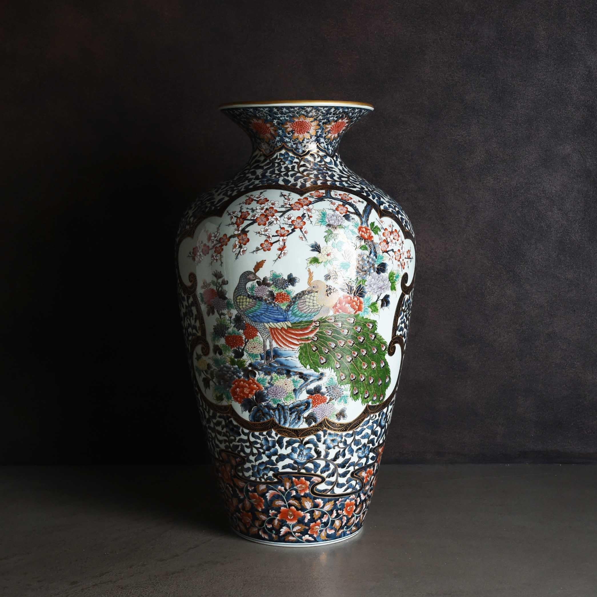 Japanese Arita "Koakae Botan Kujaku" vase For Sale at 1stDibs