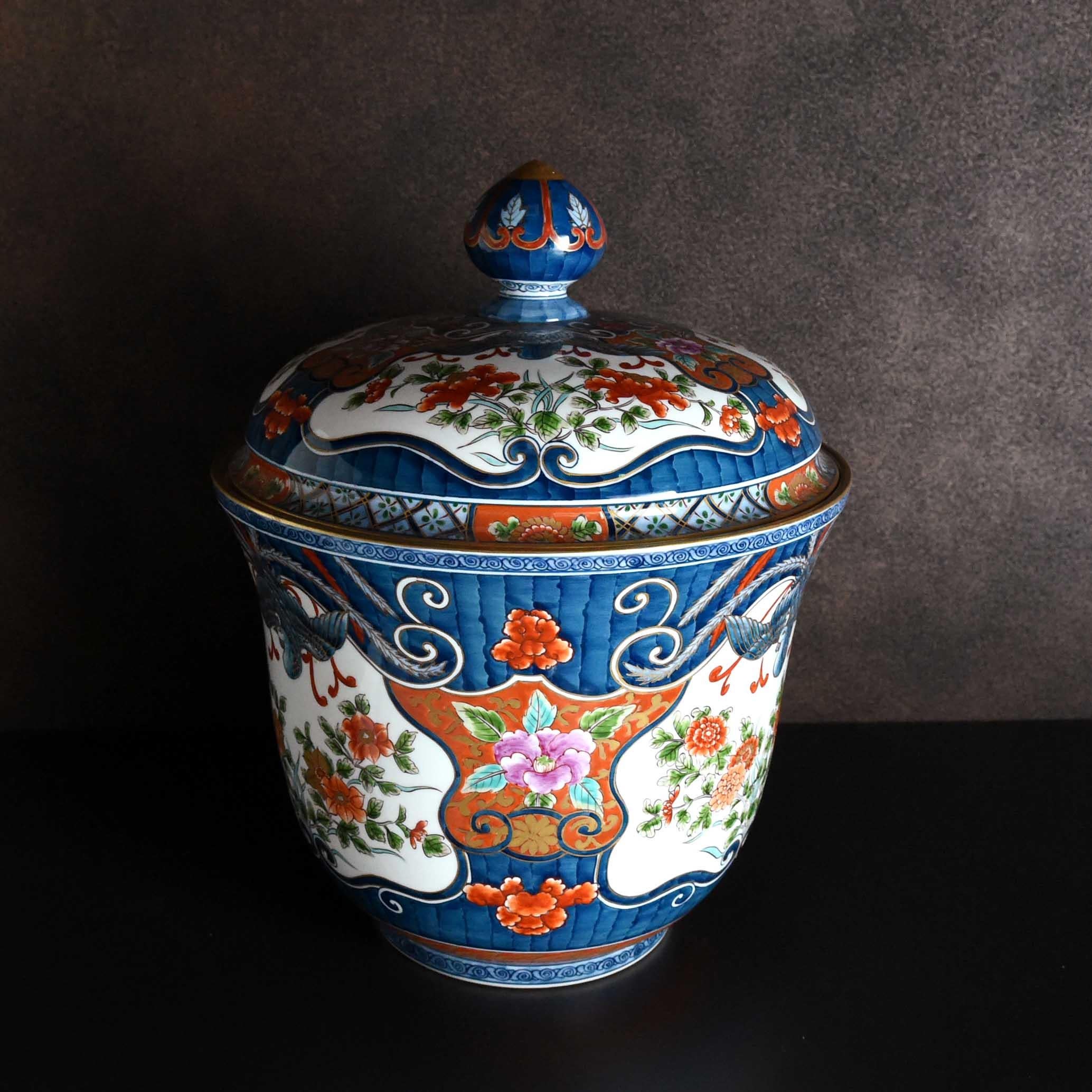 Japanese Arita "Somenishiki Madori Houou" ornamental vase with lid For ...