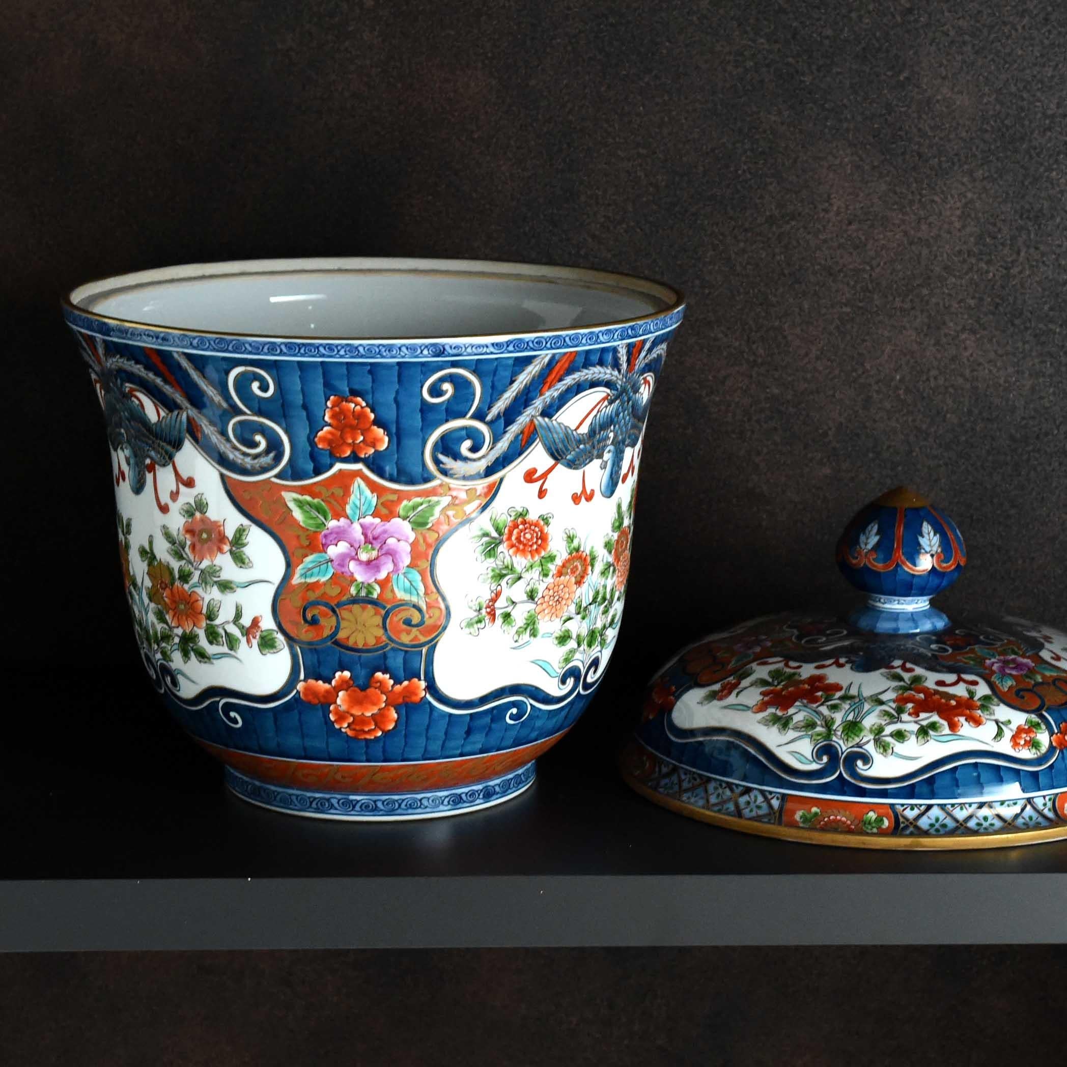 Japanese Arita "Somenishiki Madori Houou" ornamental vase with lid For ...