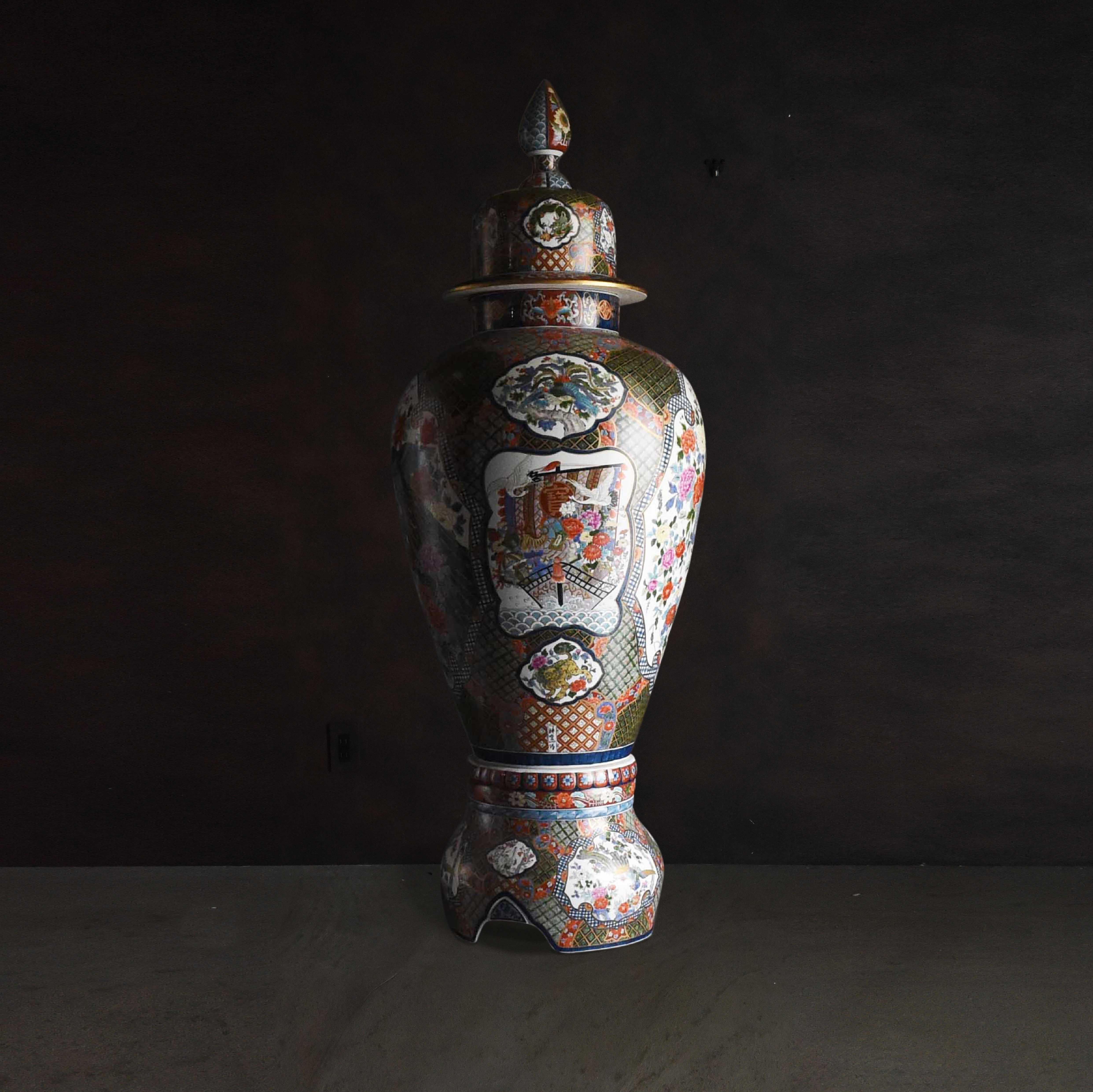 Japanese Arita "Somenishiki madorikachou" large ornamental vase For ...