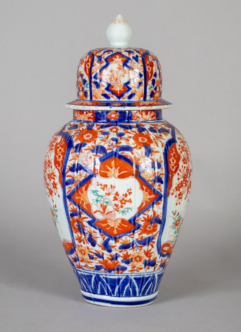 Japanese Imari Vase and Lid For Sale at 1stDibs