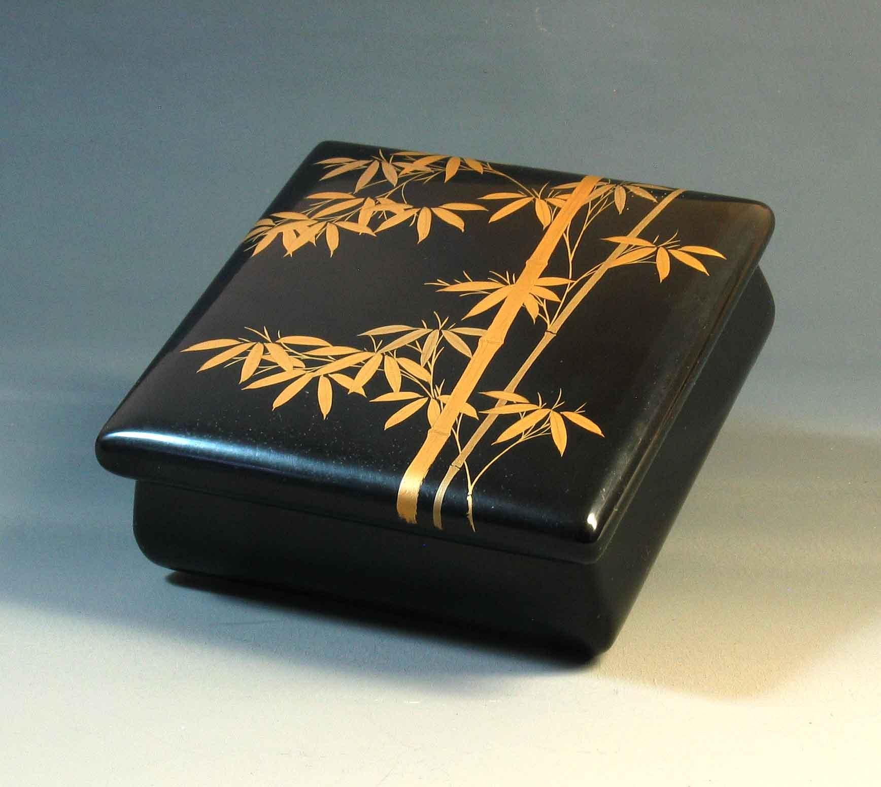 Japanese Lacquer Box by Zohiko 'Nishimura Hikobei', 20th Century at ...