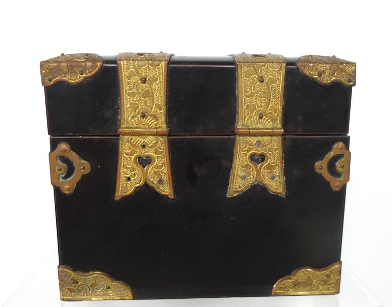 Japanese Lacquer Box For Sale at 1stDibs
