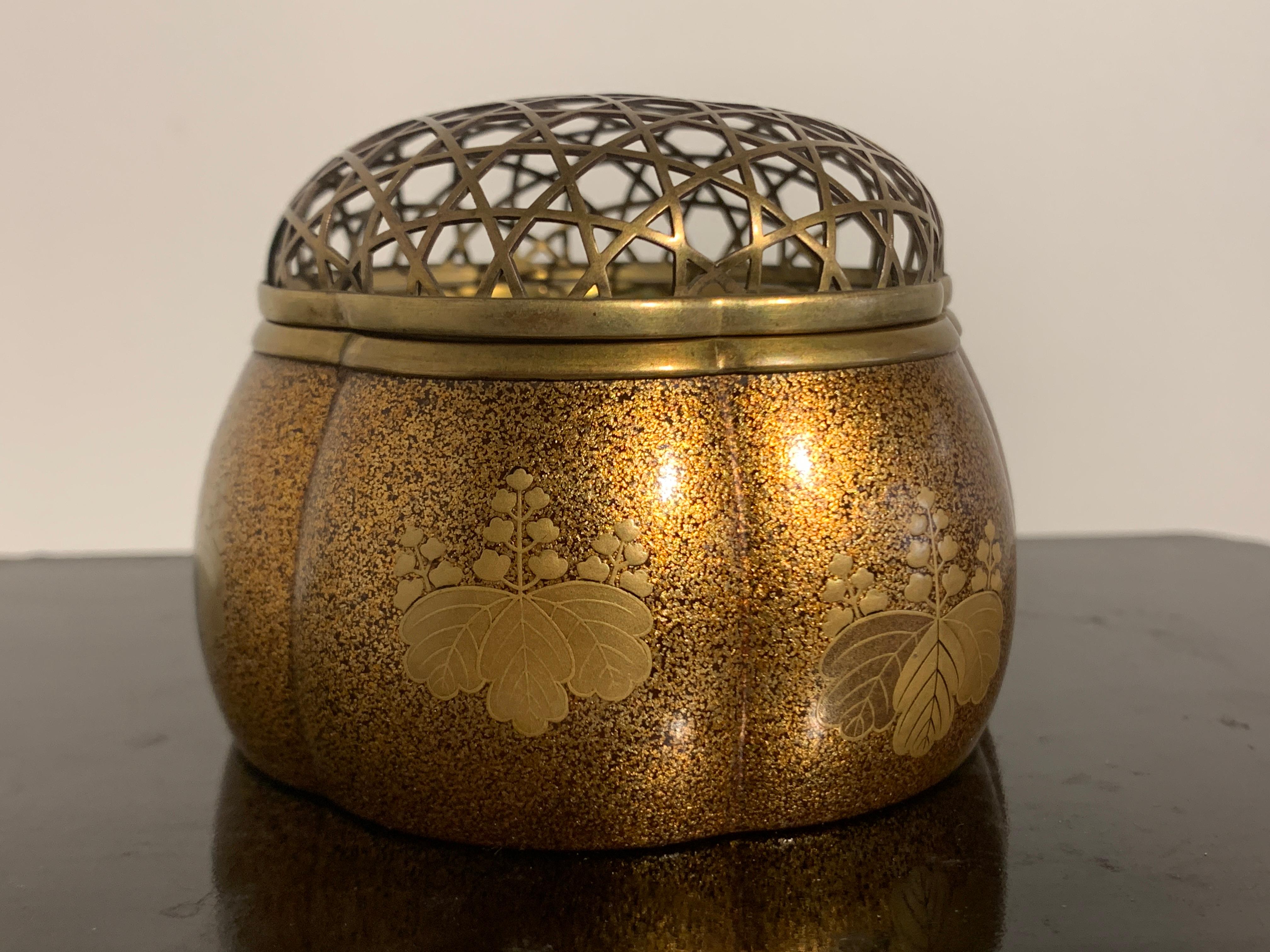 Japanese Lacquer Censer, Koro, with Toyotomi Mon, Edo Period, 18th ...