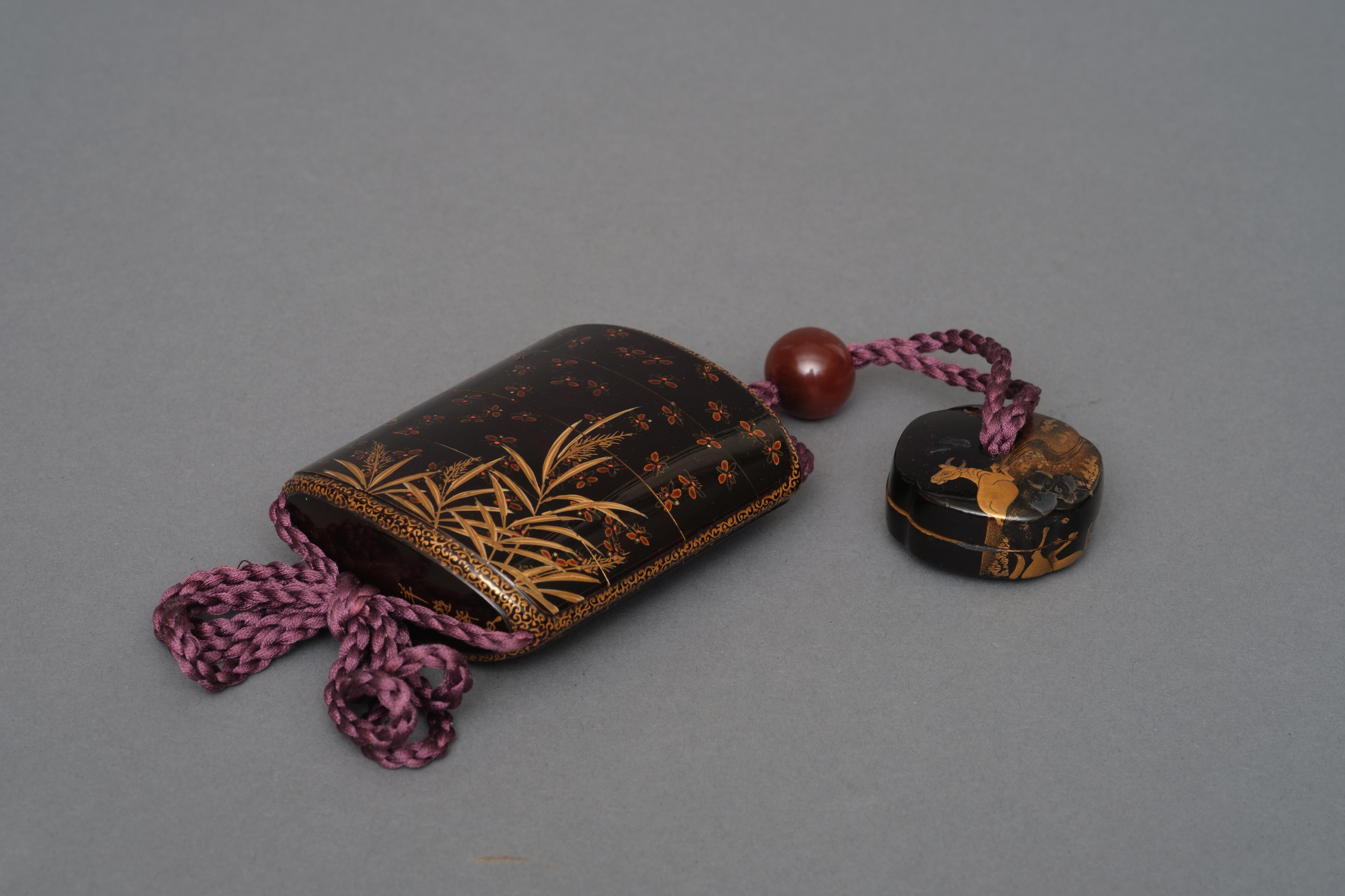 Japanese lacquer inrô 印籠 with golden maki-e firefly design with ...