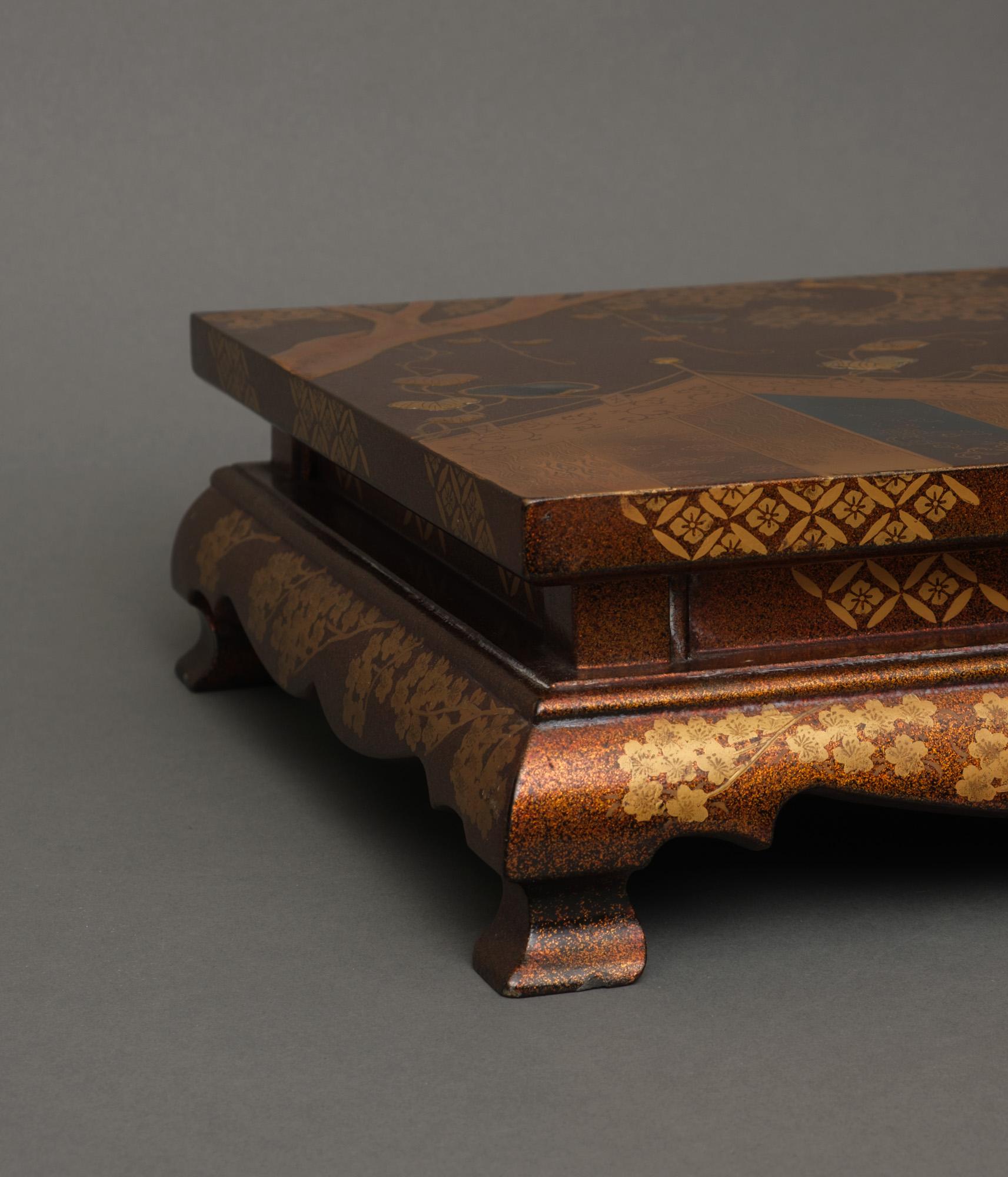 Japanese lacquer raised display stand 花台 (ka'dai) with rooster and ...