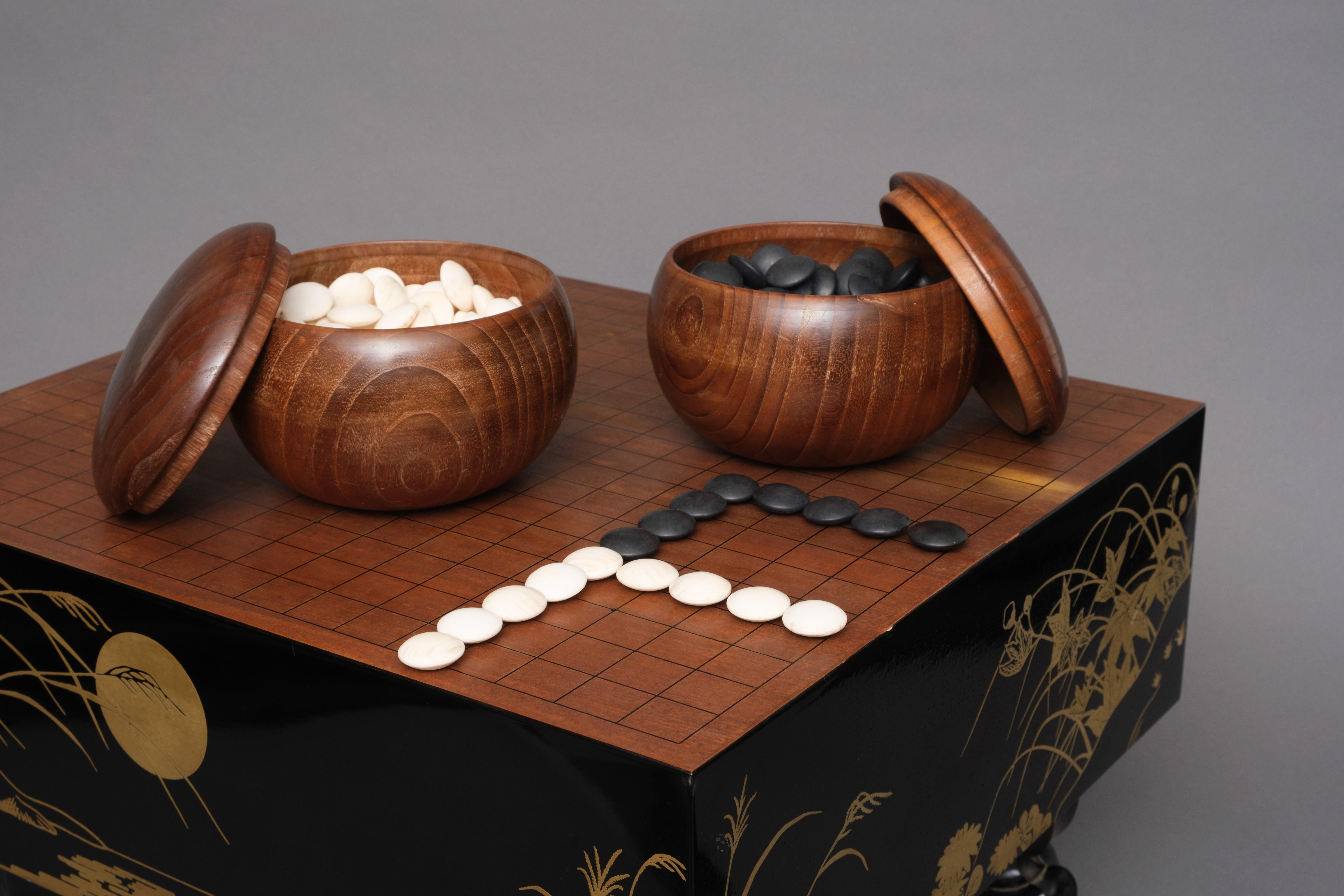 Mesa de juego de go japonés de madera maciza lacada 碁盤 (goban) completa ...