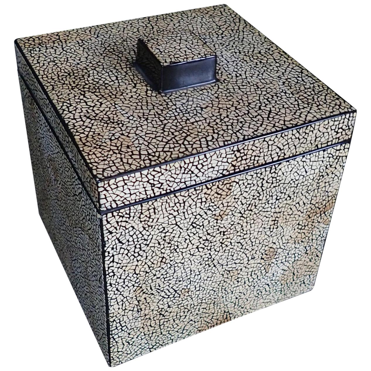 Showa Period Red Lacquer Japanese Fish Shaped Box For Sale at 1stdibs