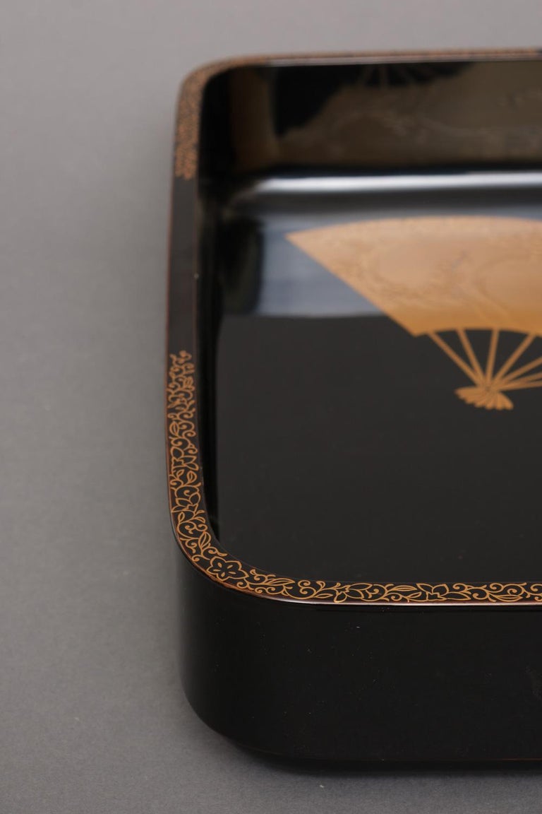 Japanese large lacquer serving tray 広蓋 (hirobuta) with an open fan ...