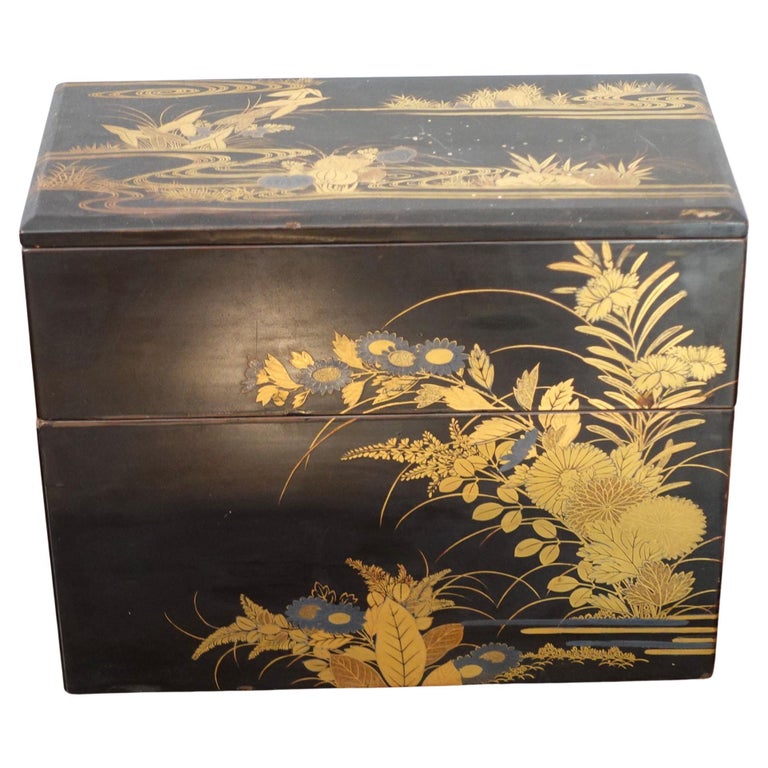Japanese Maki-e Black Lacquered Box, Ric.047 For Sale at 1stDibs