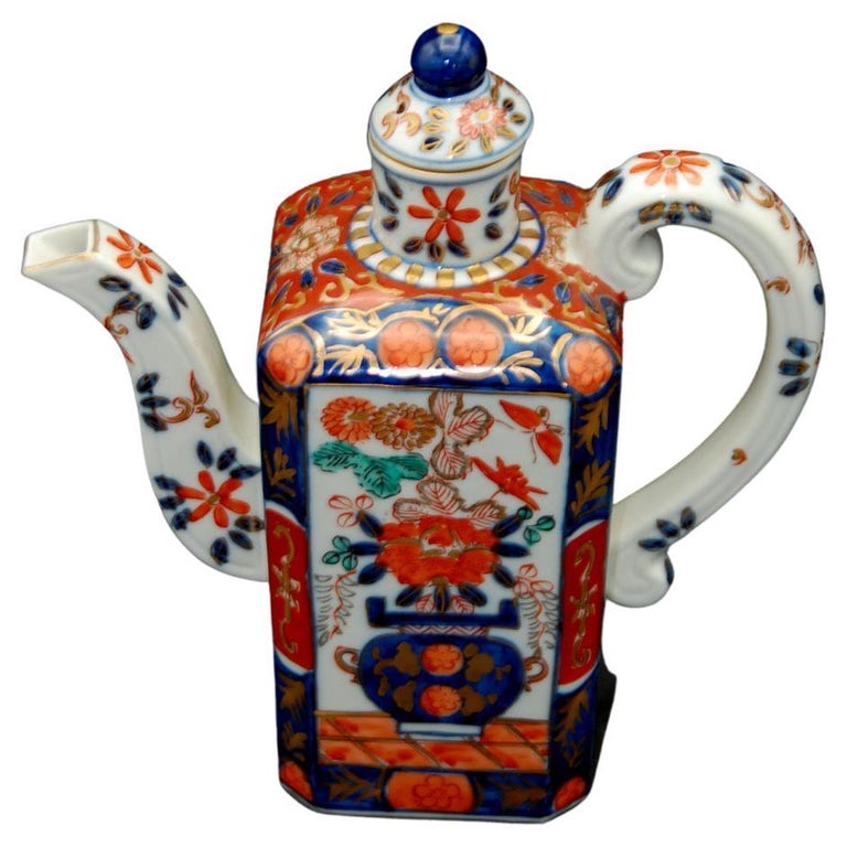 Japanese Meiji Period Imari Saki Pot with Original Lid at 1stDibs