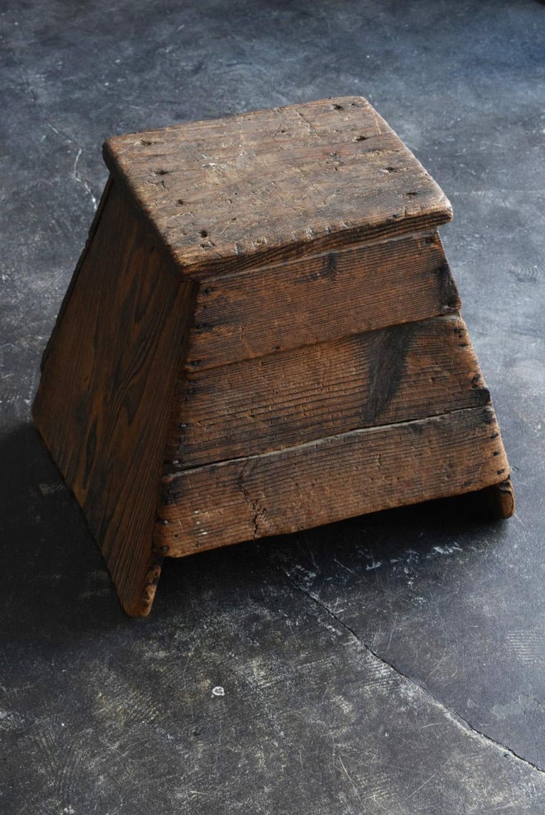 Japanischer Hocker aus Holz von Old Wabi Sabi aus der Showa-Ära im ...