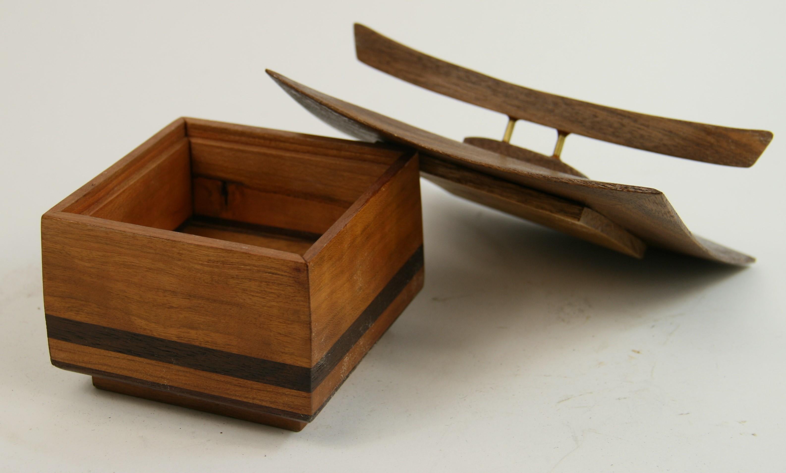 Japanese Pagoda Trinket Box For Sale at 1stDibs | pagoda box