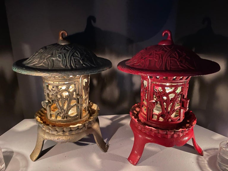 Japanese Pair Big Red And Gold Lighting Lanterns Radiate Beautiful ...