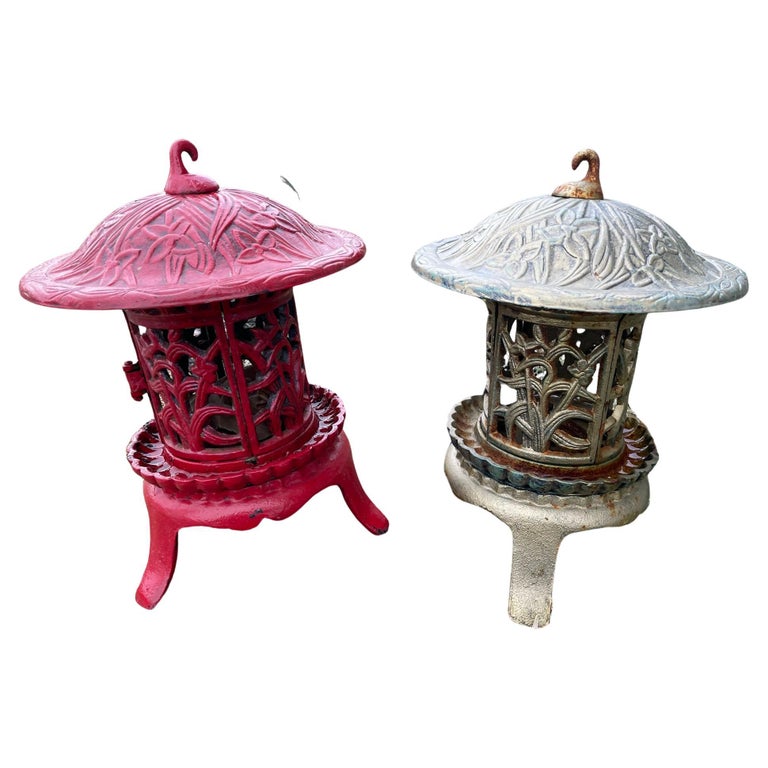 Japanese Pair Big Red And Gold Lighting Lanterns Radiate Beautiful ...