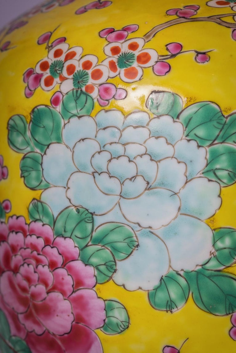 Japanese Porcelain Yellow Vase, circa 1900 For Sale at 1stDibs