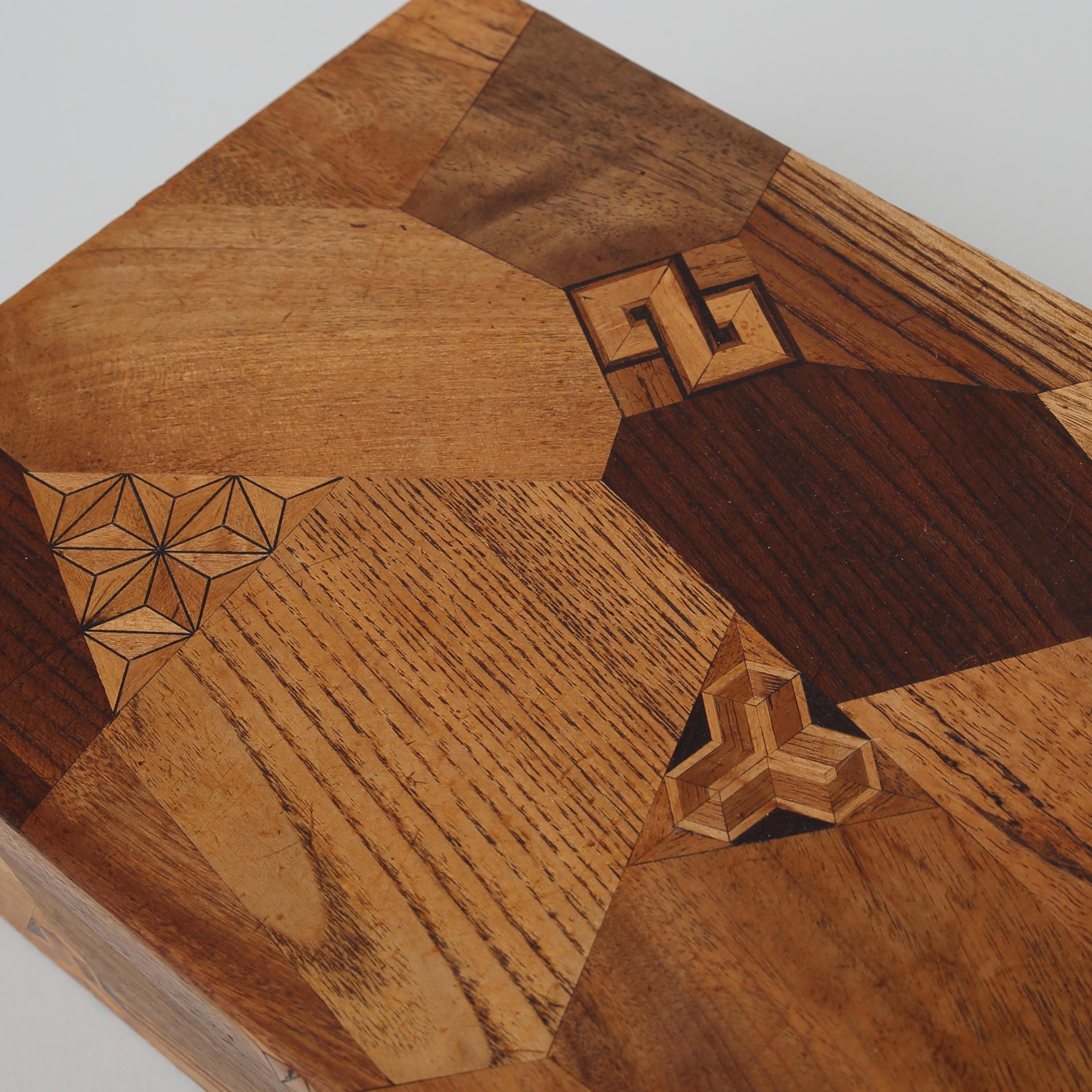 Japanese wooden box with inlay marquetry (Meiji 1868-1912) by HAKONE ...