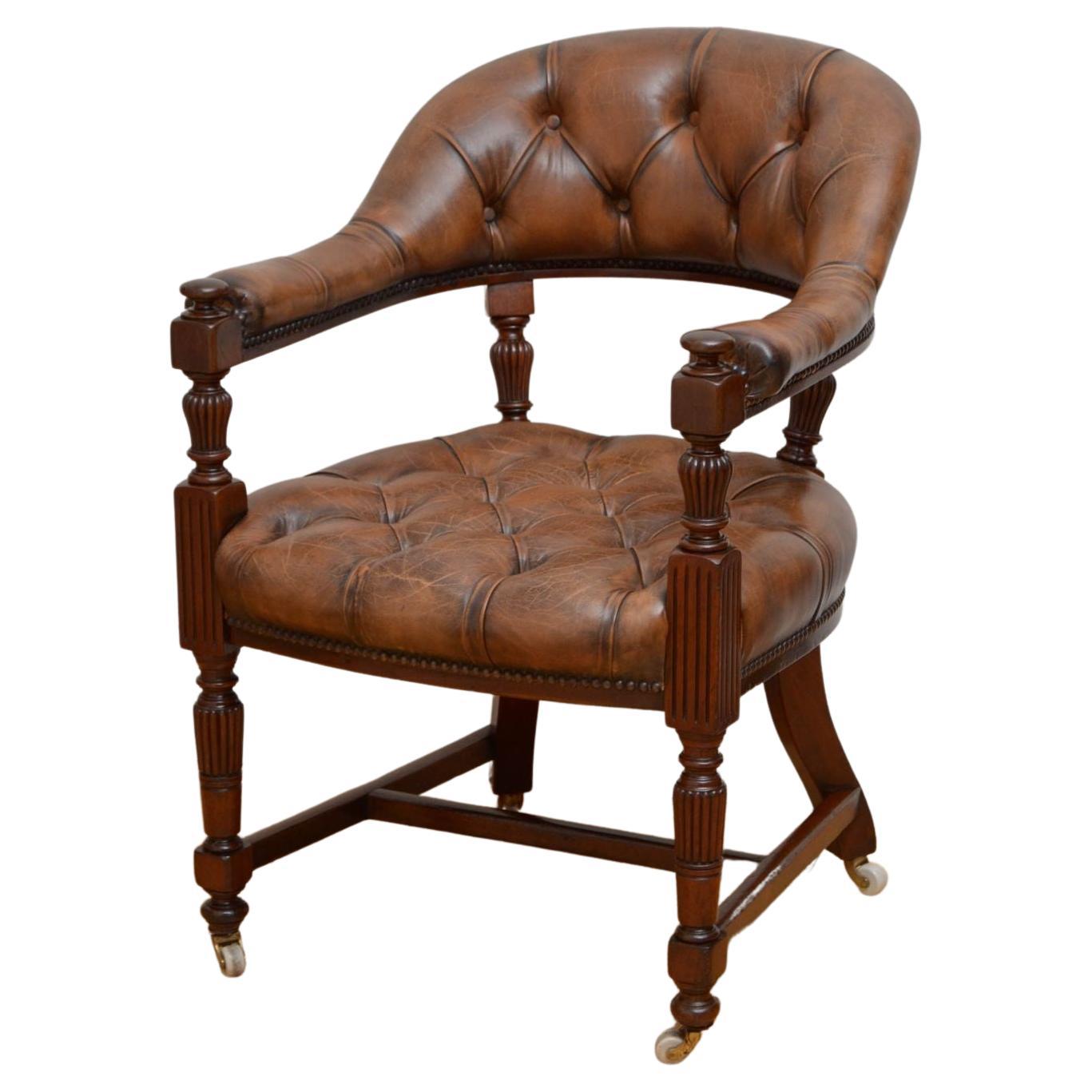 Jas. Silla de oficina Shoolbred and Co en caoba en venta en 1stDibs