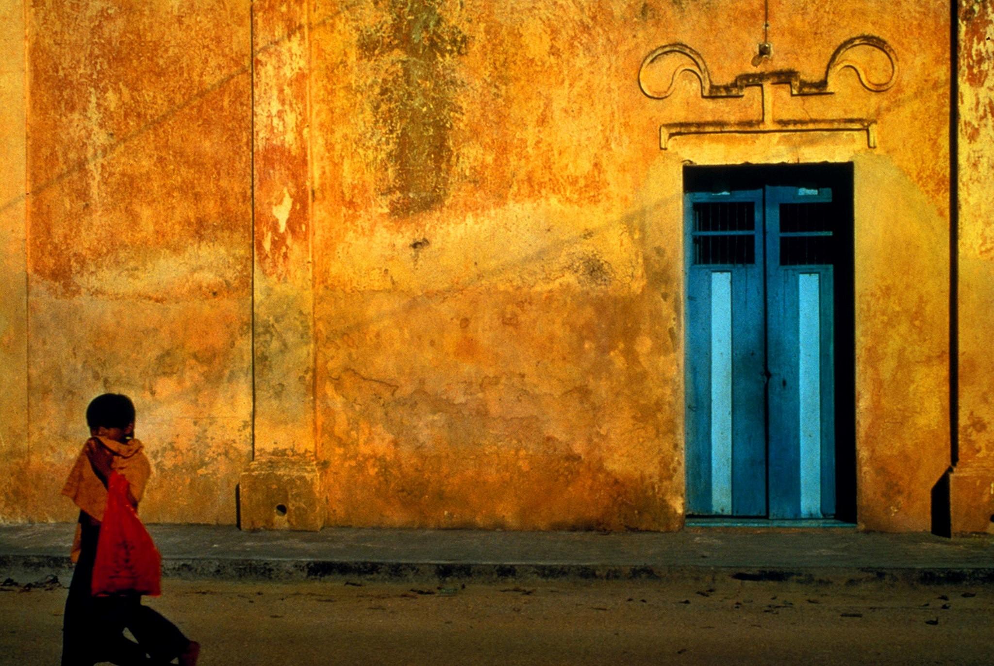 Jeffrey Becom - Boy and Golden Wall Jeffrey Becom 16" x 20" archival framing For Sale at 1stDibs