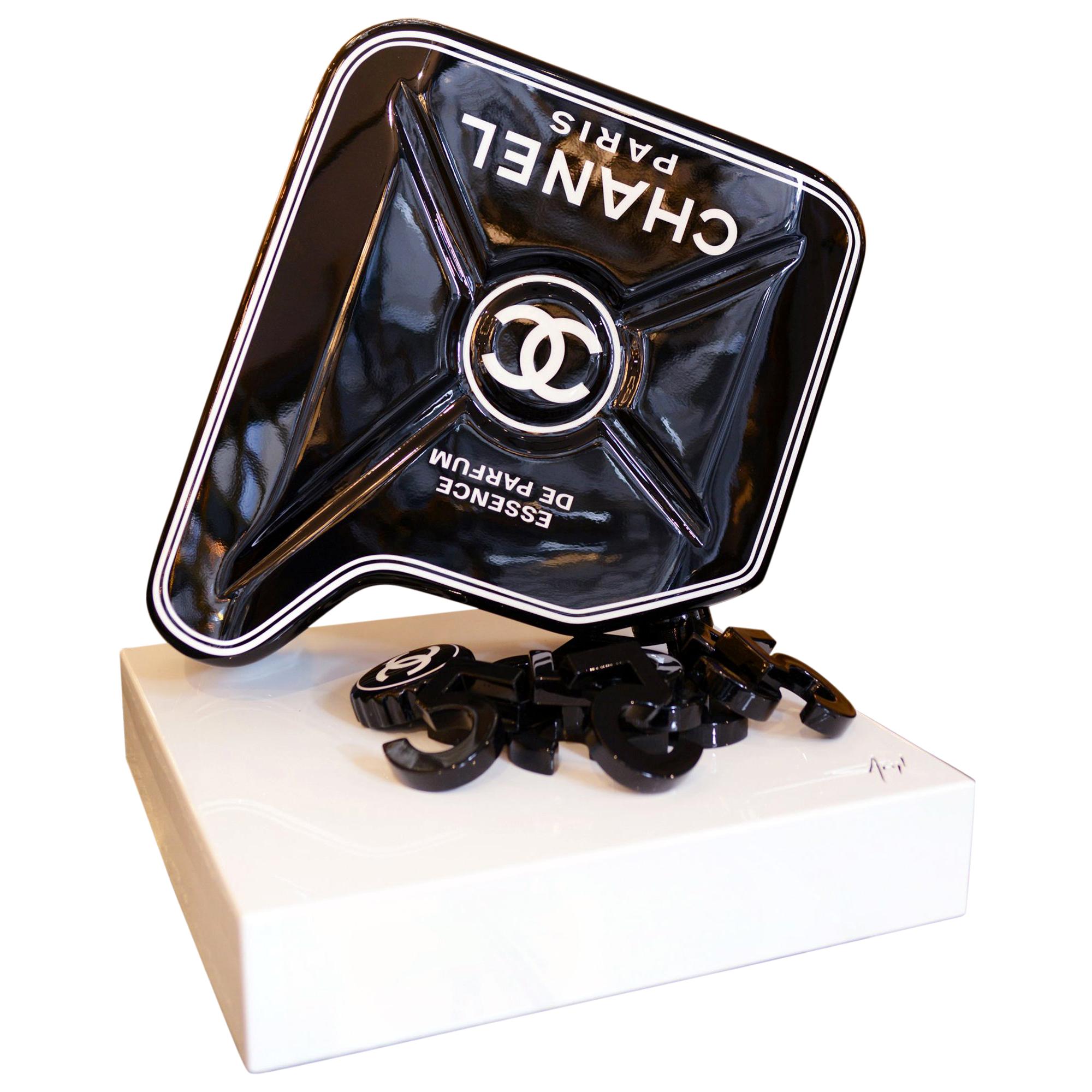 Skull Chanel in Polished Chrome under Plexiglass Led Box Limited ...
