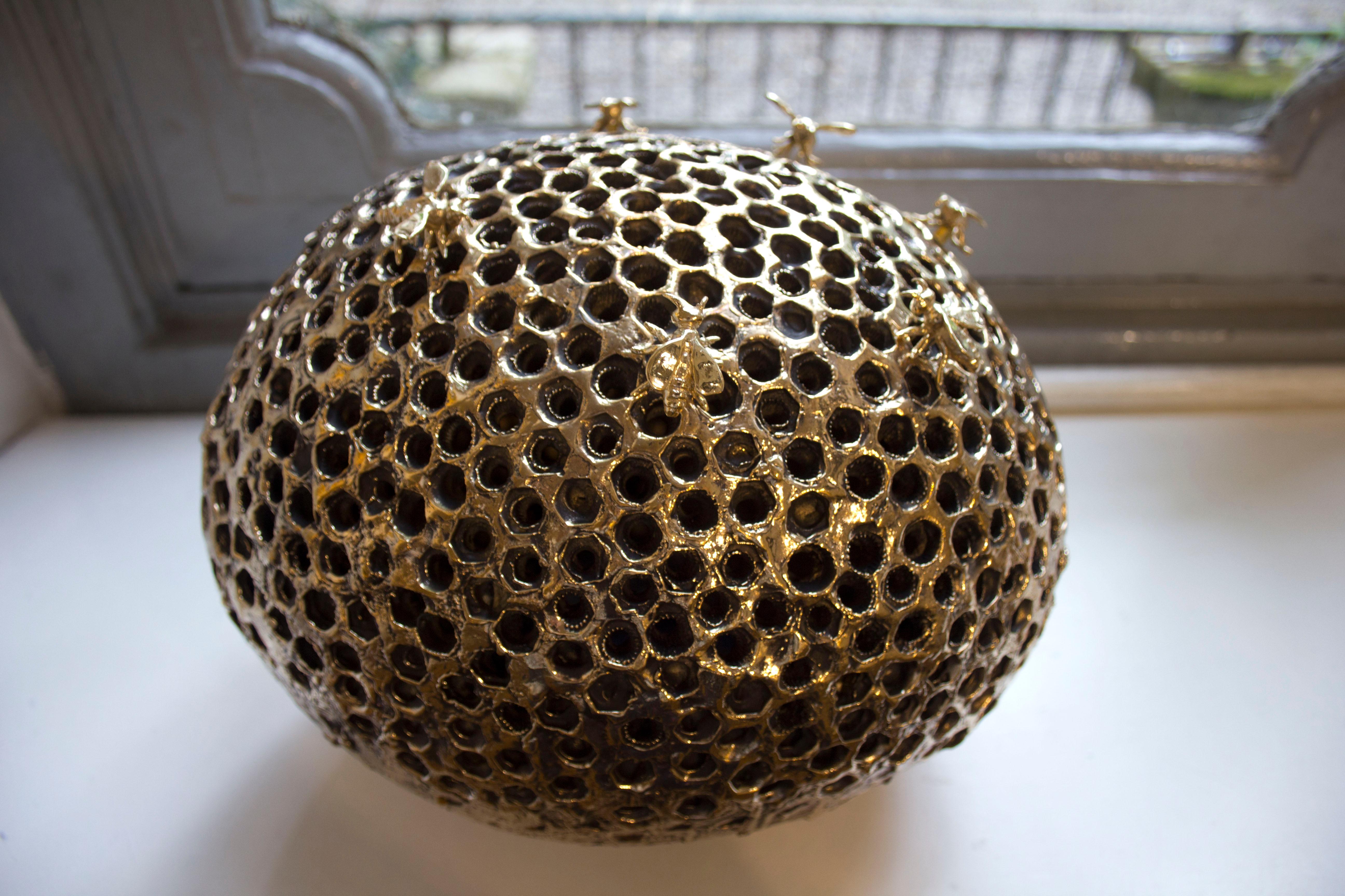 Danza redonda, escultura colmena de abeja de cerámica adornada con seis ...